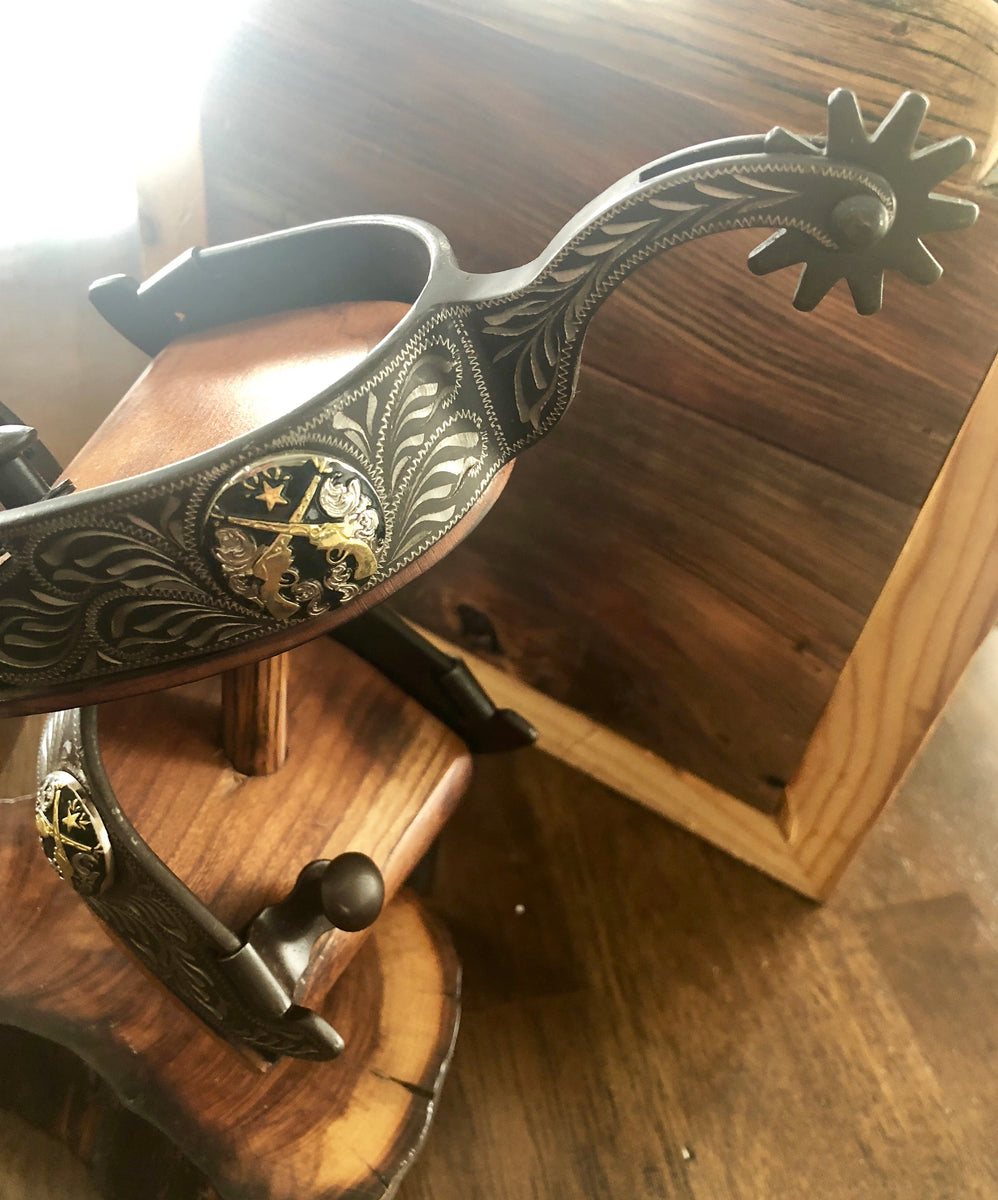 Crossed Pistol Spurs – Classy Concho