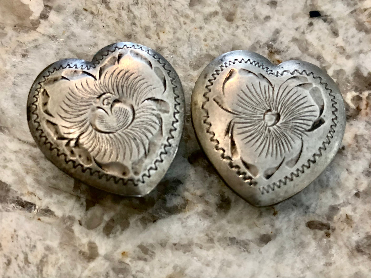 2 Heart Conchos 1” – Classy Concho