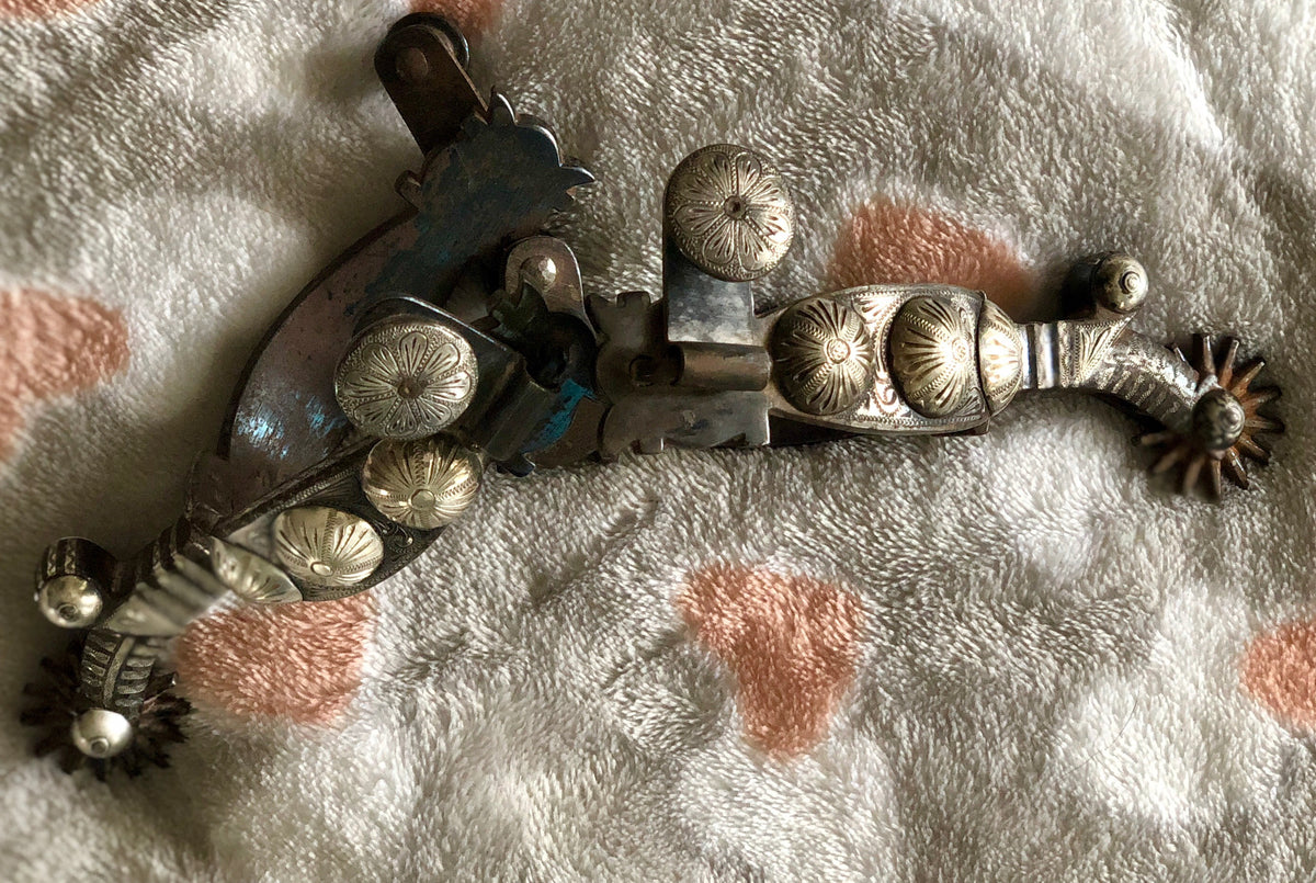 Small California Style Spurs – Classy Concho